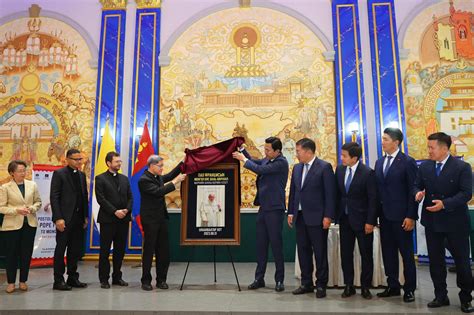 Пап Францисын айлчлалд зориулсан шуудангийн марк худалдаанд гарлаа