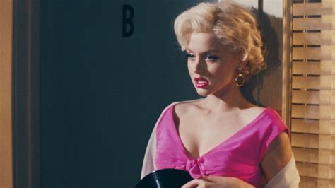 Ana De Armas Is Disgusted By The Internet S Obsession With Her Nudity GIANT FREAKIN ROBOT