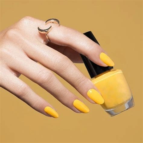 جذاب ترین رنگ های لاک تابستانی ۱۴۰۳ 7 رنگ لاک ناخن مناسب برای فصل تابستان