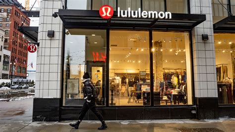 Loja Lululemon Lululemon Opens Regent Street Flagship Collaborates