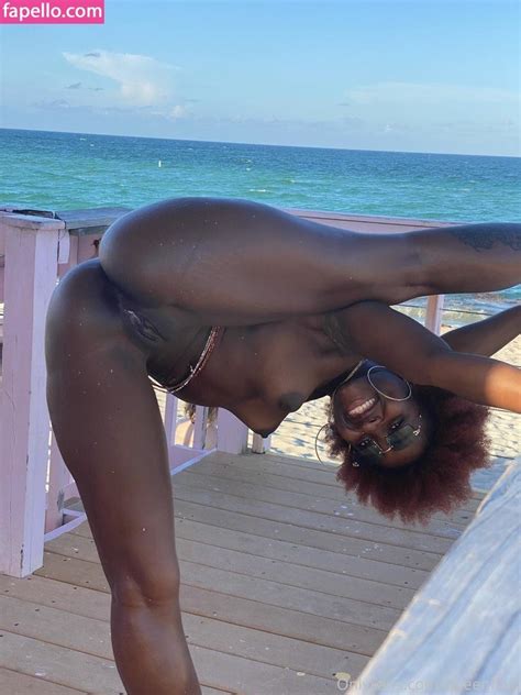 Queen Flexi Shesfreaky