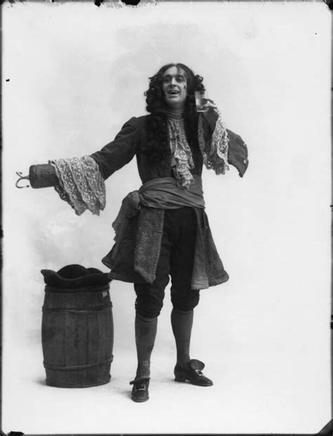 Npg X Arthur Wontner As Captain Hook In Peter Pan Portrait National Portrait Gallery