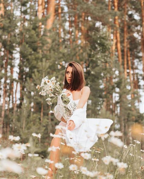 Девушка в поле Ромашки Ромашки