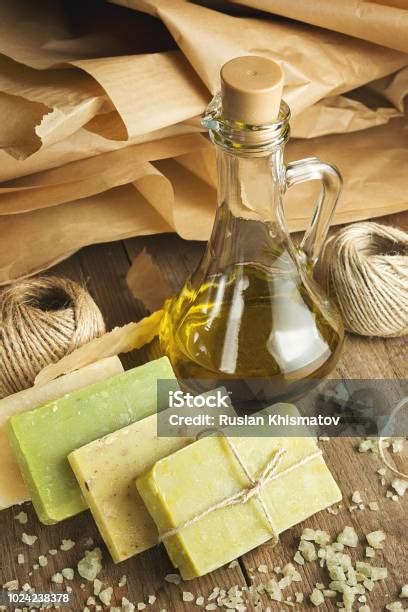 수 제 천연 유기농 비누 및 화장품 기름 나무 배경 모음입니다 스파 제품입니다 빈티지 톤 건강한 생활방식에 대한 스톡 사진 및 기타 이미지 Istock