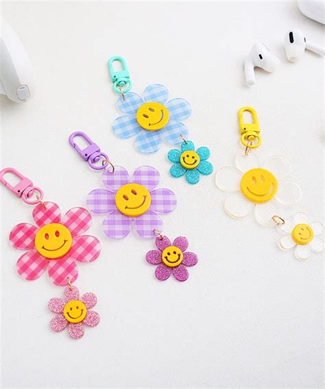 키링 꽃 스마일 체크 반짝 펄 아크릴키링 우정템 커플템 에어팟키링 버즈키링 가방키링 자동차키링 열쇠고리 해피플라워 에이블리