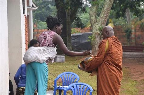 බුදු සුවඳ හමා යන උගන්ඩාව Sri Lanka Buddhist