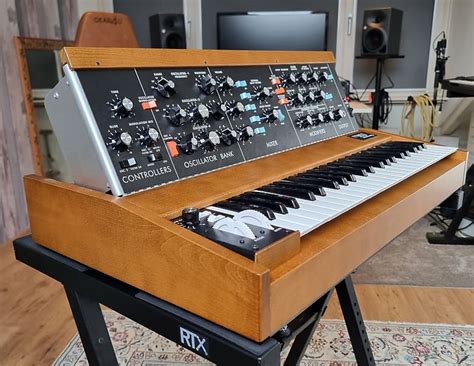 Moog Minimoog Model D Reissue Analoque Synthesizer Reverb