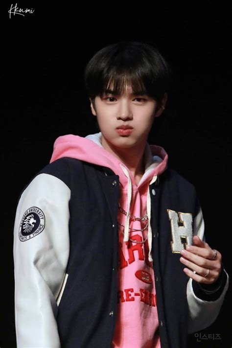 살짝 셀고의 냄새가 나는 신인 남자 아이돌  인스티즈 Instiz 이슈 카테고리