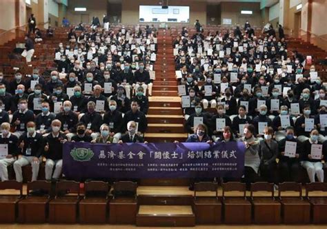 鮮週報慈濟基金會攜手 社團 企業培訓關懷士 名學員完成 小時課程獲頒證書