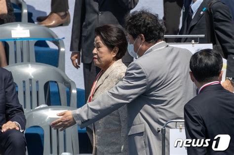 대통령 취임식 참석하는 이순자 씨 네이트 뉴스