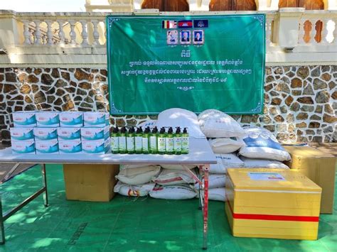 រដ្ឋបាលខេត្តកំពង់ឆ្នាំង បានទទួល អង្ករ ១តោន ម៉ាស់ ២កេះធំ និងជែល ១កេះធំ ពីសមាគមវៀតណាម