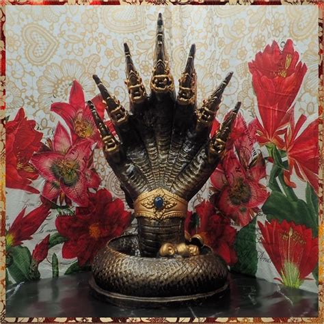 พญานาค 7 เศียร สีมันปู ทรงเครื่องทอง ประดับไหลน้ำพี้ องค์ใหญ่ สูงรวมฐาน 9 นิ้ว หล่อจากมวลสารแร่