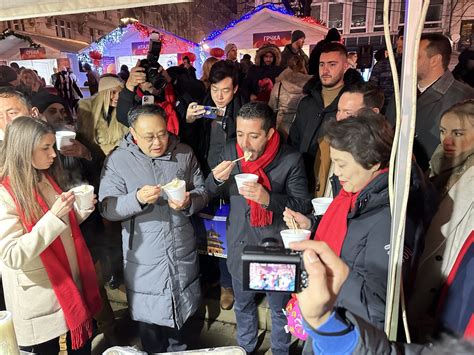 Chen Bo On Twitter 民心相通是无价之宝，中塞人民共度除夕之夜🎆 Срца кинеског и српског народа све ближа и ближа То