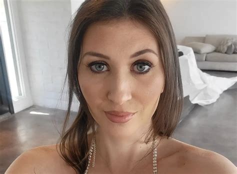 The Comprehensive Guide To Luna Leve Biography Age Height Figure And Net Worth Bio