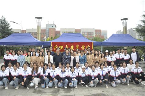 护理与康复学院2022级迎新工作顺利完成 西安医学院护理与康复学院