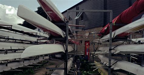 White And Red Metal Frame Photo Free London Image On Unsplash