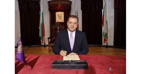 В залата на Търновската конституция Даниел Панов положи клетва за четвърти път