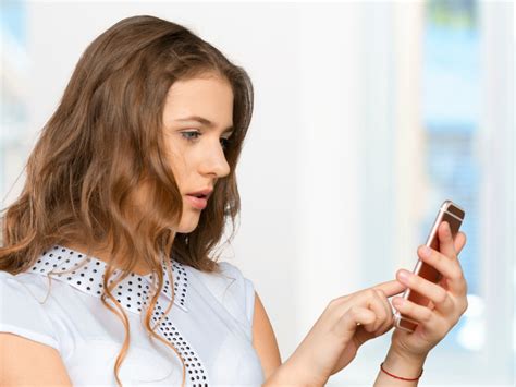 Mulai Curiga Dengan Pasangan Anda Kenali Ciri Ciri Pasangan Ldr Selingkuh Beauty Journal