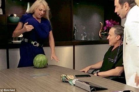 หญิงสหรัฐโชว์ทุบลูกแตงโมแตกด้วยหน้าอกนาน30ปีจนรวยเละ ชมคลิป