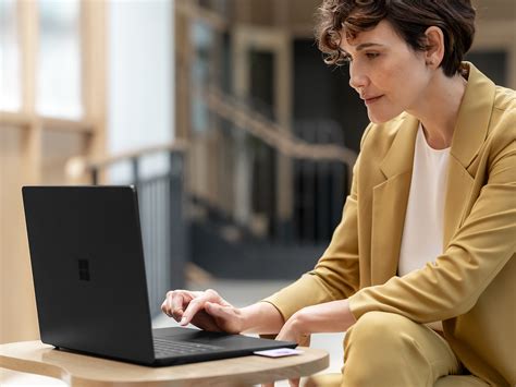 用于完成工作的 ai 聊天功能 智能 microsoft 365 copilot 副驾驶®
