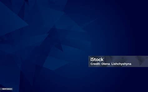 기하학적 도형의 추상적인 배경입니다 파란색 배경에 다양한 투명도의 삼각형 모양입니다 광고를 위한 플랫폼 벡터 일러스트 레이 션입니다 0명에 대한 스톡 벡터 아트 및 기타