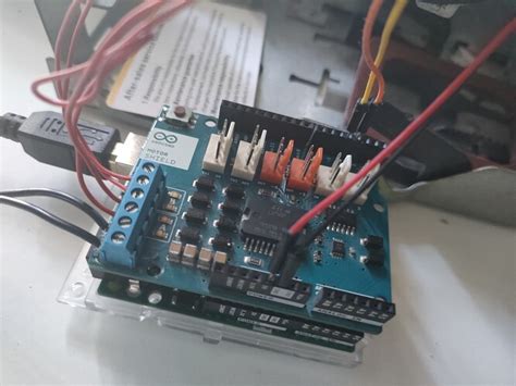 Problème de Contrôle de Moteur Arduino avec Capteur Rotatif Valeurs Erronées et Réglage de la