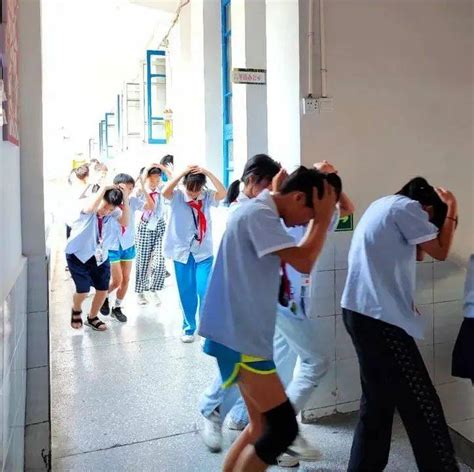 晃州镇三完小开展防震应急疏散演练周重颜杨志琼姚苏艳