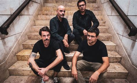 “old computer game” é o single de apresentação do novo disco de