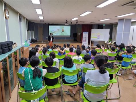 제주도서관 학교 독서활동 지원을 위한한 학기 한 권 읽기 작가와의 만남 운영 제주도민신문