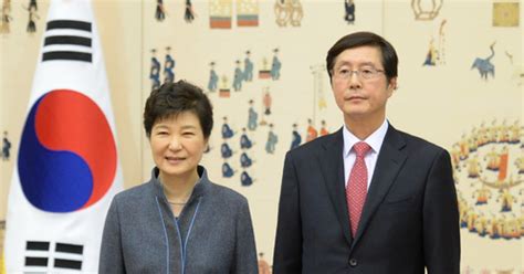 배성례 홍보수석과 기념촬영하는 박근혜 대통령