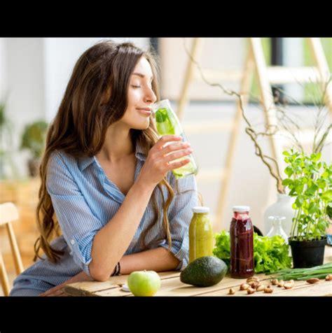 6 ВЪЛШЕБНИ напитки които помагат след преяждане край с подуването газовете и дискомфорта