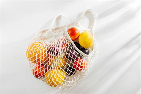 과일이 있는 코 튼 네트 가방 지속 가능한 라이프 스타일 에코 친화적인 컨셉 가방에 대한 스톡 사진 및 기타 이미지 가방 가정 생활 감소 Istock