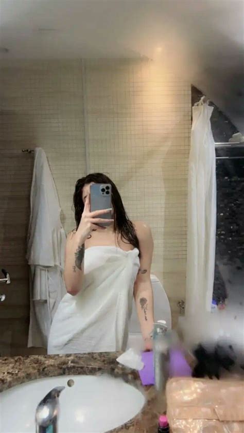 صور بنات مراهقات في الحمام خلفيات بنات كيوت بالحمام صور جريئة بنات