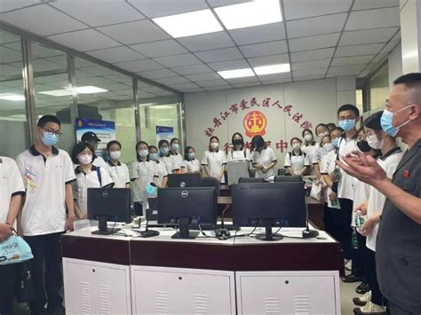 【我为群众办实事】爱民区法院第341 342次公众开放日：邀请一中学生走进法院澎湃号·政务澎湃新闻 The Paper