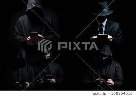 Hacker Using Smartphone Men in Black Clothes のイラスト素材 108504016 PIXTA