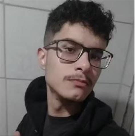 Homem mata namorado da filha após jovem vazar vídeos íntimos dela