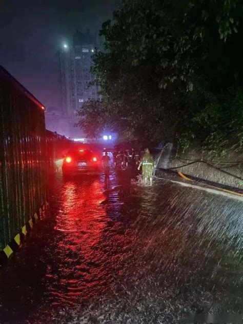 cron 表达式每天凌晨 点 凌晨一点cron表达式中的标记城市沉睡程序繁忙数据安全与流畅运行网站