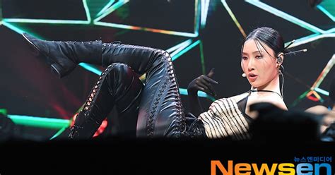 화사 자유분방 무대 [포토엔hd]