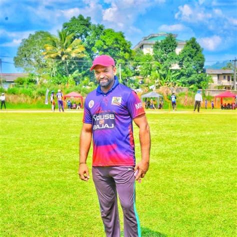 Trending 🔥t56 ගිනි අවියක් සොයා ජනප‍්‍රිය නිලියකගේ නිවස පීරයි… හමුදා