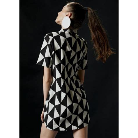 ΦΟΡΕΜΑ ΑΣΠΡΟΜΑΥΡΟ ΜΕ ΡΟΜΒΟΥΣ