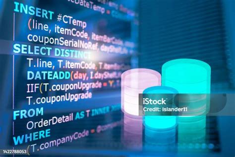 Kode Sql Pada Monitor Komputer Dengan Latar Belakang Database Dan Ruang Server Contoh Kode Sql