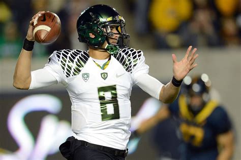 Oregon Vs Cal 2012 Video Highlights Marcus Mariota Keeps Ducks On