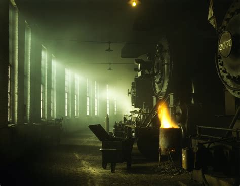 무료 이미지 건축물 햇빛 내부 건물 기차 작업장 여행 교통 불 시카고 산업의 어둠 조명 한밤중 스크린 샷 1943 기관차 유치원