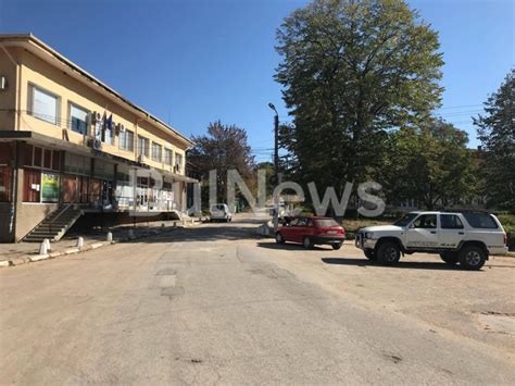 Ломско село бедства 3 седмици без питейна вода която се излива по улиците снимки