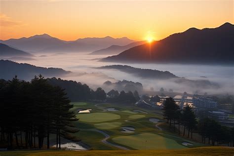 골프장과 강 위를 날다 드론으로 찍은 여름 골프장 조감도 고화질 사진 사진 자연 경관 배경 일러스트 및 사진 무료 다운로드