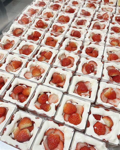 강시현 구월동딸기케이크 겨울엔 딸기 딸기사각케이크 단체주문 답례품으로 딱👌🏻