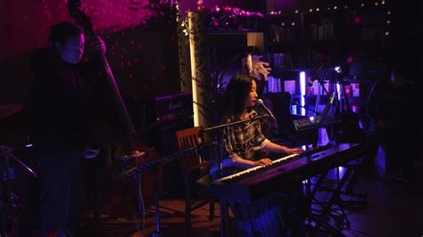 맑은 물고기는 물이 없으면 죽어요live Youtube