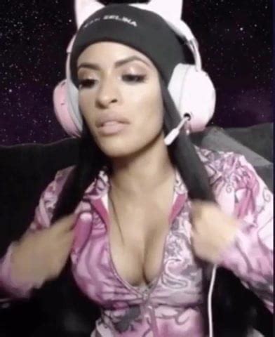 Wwe Zelina Vega Cleavage On Webcam American Perfect Body Porn Xhamster