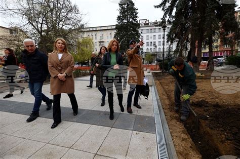 Кметът на София напомни на районните кметове че е време за косене в районите Утро