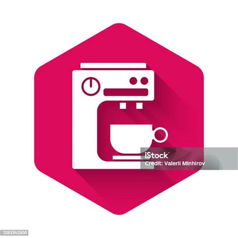 긴 그림자로 격리 된 화이트 커피 머신 아이콘 핑크 육각형 버튼 벡터 가정 생활에 대한 스톡 벡터 아트 및 기타 이미지 가정 생활 가정 주방 가정의 방 Istock